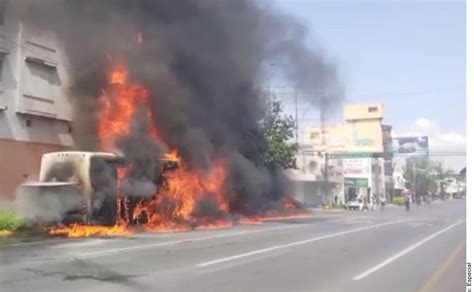 Se incendia camión en el Centro de Monterrey