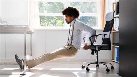 Los 4 mejores ejercicios para tríceps en casa hombres