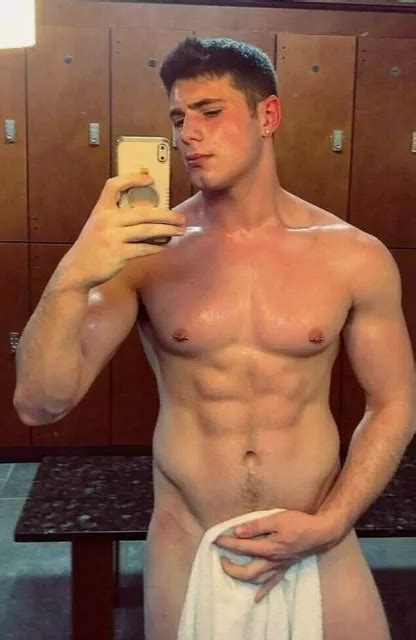 SHIRTLESS MALE BEEFCAKE Bare Nude Male Locker Room Towel Selfie PHOTO