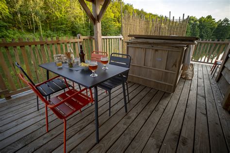 Cabane familiale flottante spa vers Dijon au milieu étang