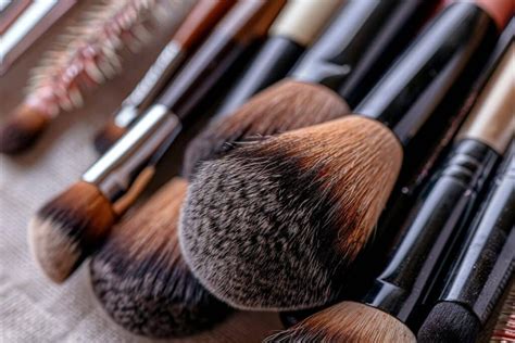 Tout Ce Qu Il Faut Savoir Sur Les Pinceaux De Maquillage Jeune Jolie