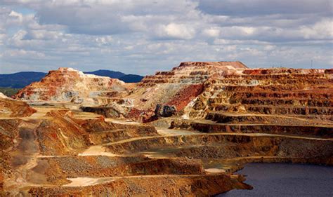 PRIMER CIERRE DE UNA MINERA EN 20 AÑOS CERRO COLORADO DETIENE SU