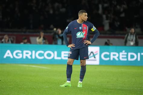Mbappé sifflé au Parc le PSG au bord de l implosion Foot 01