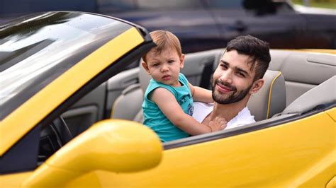 Após mostrar mansão e jatinho Gusttavo Lima ostenta carro de luxo