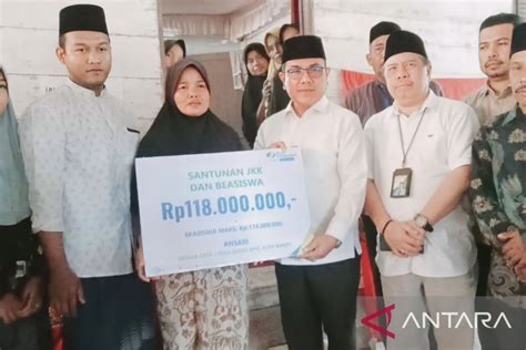 Ahli Waris Kades Meninggal Saat Upacara HUT RI Terima Rp118 Juta