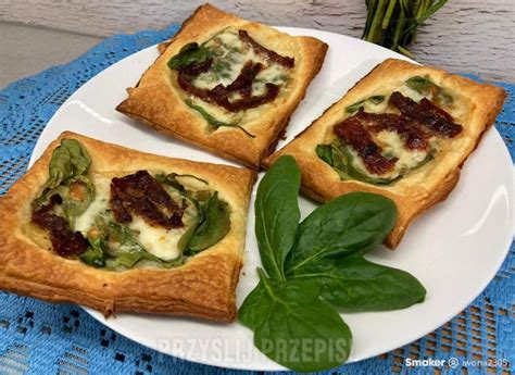 Ciasto Francuskie Ze Szpinakiem I Suszonymi Pomidorami Przepis