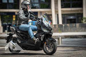 Présentation de la maxi scooter Honda Forza 350