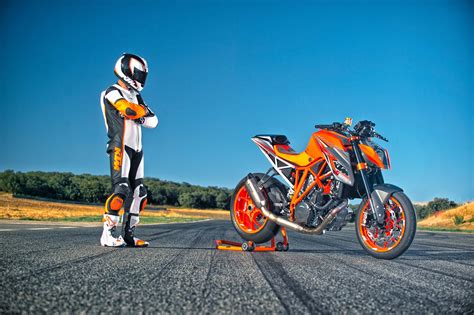 38 Hi Res Photos Of The KTM 1290 Super Duke R Asphalt Rubber