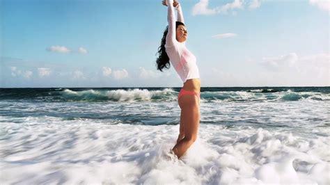 Wallpaper Sports Women Outdoors Sea Brunette Beach Vacation Leg
