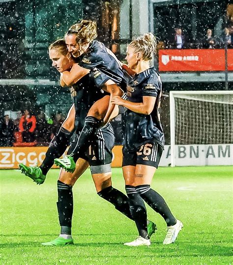Vivianne Miedema And Katie Mccabe Sep29 In 2022 Football Girls