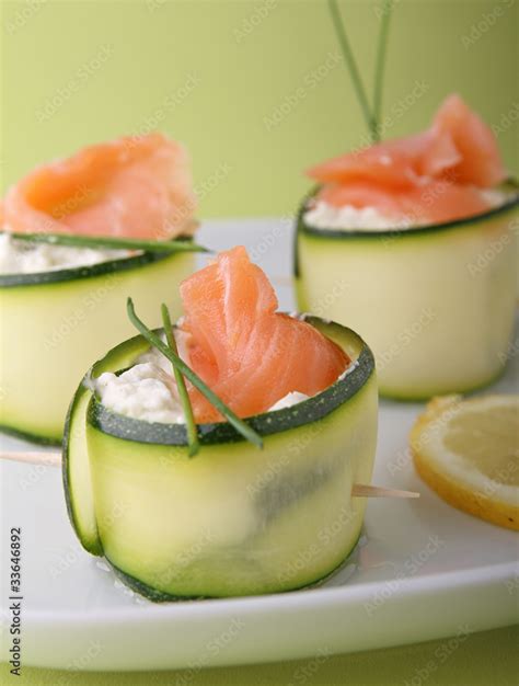 Roul De Concombre La Cr Me Et Au Saumon Stock Photo Adobe Stock