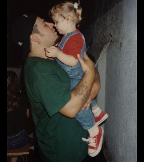 Foto Mingau Baixista Do Ultraje A Rigor Em Foto A Filha