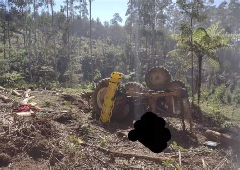 Homem morre esmagado após trator tombar sobre ele em SC Santa