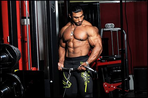 Chica Mit Rundem Popo Steht Auf Den Bodybuilder Telegraph