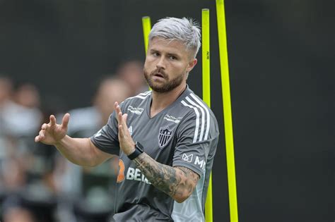 pouco espaço no Atlético MG Eduardo Sasha deve reforçar o Red Bull