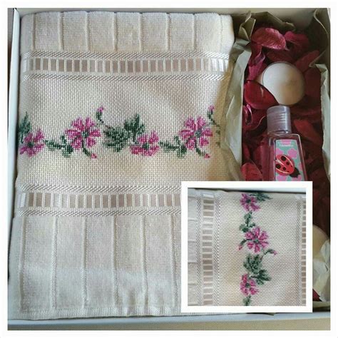 Toalla bordada en punto cruz con diseño de flores Ladder Decor