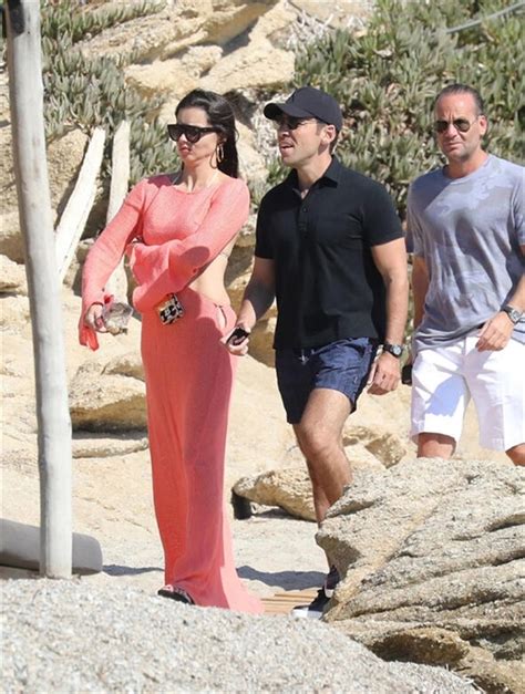 Adriana Lima yine Türk sevgili yaptı El ele görüntülendiler