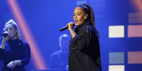 Amel Bent cette malformation qui aurait pu lui coûter sa voix Voici