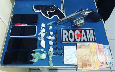 Polícia Militar apreende arma de fogo cocaína e dinheiro e conduz