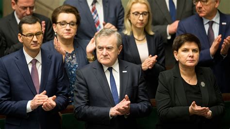 Sondaż CBOS Najniższe poparcie dla rządu PiS od ponad 2 lat