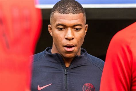 PSG Mbappé de retour à lentraînement