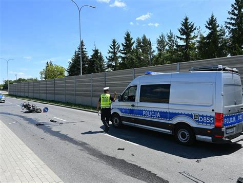 Zderzenie samochodu osobowego z motocyklem Kierujący suzuki był w