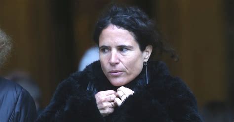 Mazarine Pingeot à la sortie des obsèques de André Rousselet en la