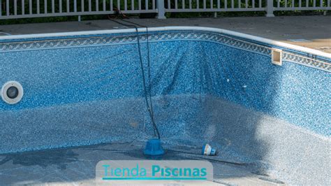 Cómo limpiar el borde del liner de la piscina