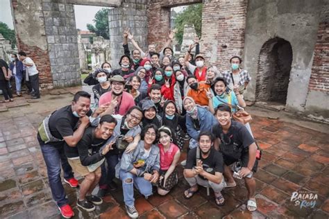 10 Potret Keseruan Di Balik Layar Film Balada Si Roy