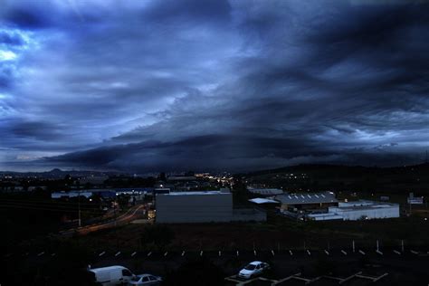 Confira imagens do temporal e como ficou a região após a chuvarada