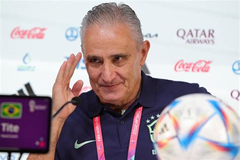 Tite apresenta queixa crime contra Neto por injúria após eliminação do