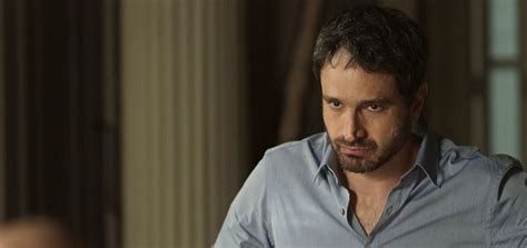 Segundo Sol Edgar descobre segredo e culpa Luzia por vício de Manuela