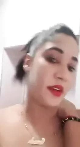 가슴을 빨고 보여주는 인도 소녀 xHamster