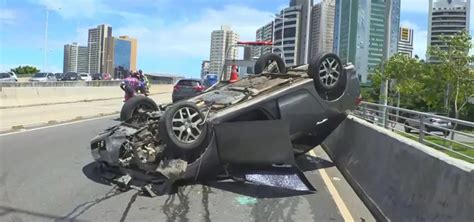 Salvador Capotamento Deixa Duas Pessoas Feridas E Congestiona Avenida