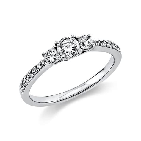 Ring aus 750 Weißgold mit 15 Brillanten 0 58 Ct