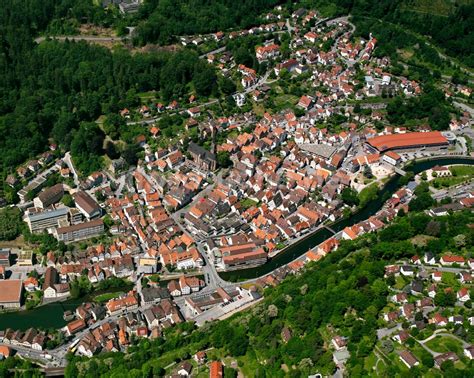 Calw von oben Stadtansicht am Ufer des Flußverlaufes der Nagold in