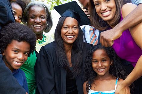 Estudiante Afroamericano Celebra Graduación Fondos Femenino Educación