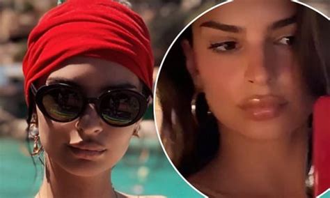 Emily Ratajkowski Goes Completely Naked As The Model Shows Off More