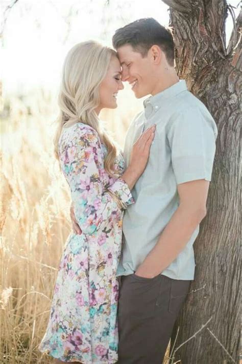 Pin by Damaris de León Ruiz on Moda Cristiana Engagement photos fall