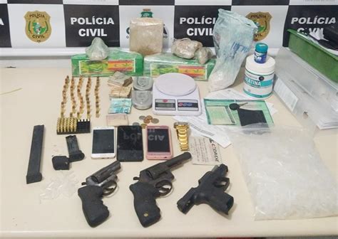 Dupla é capturada pela Polícia Civil em posse de três armas drogas e