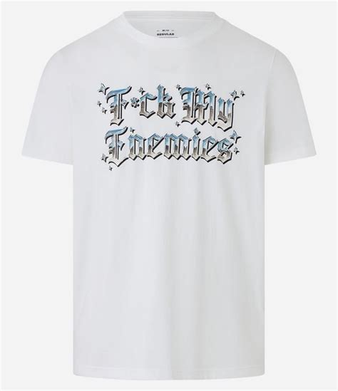 Remera Regular en Media Malla con Lettering Gótico Off White