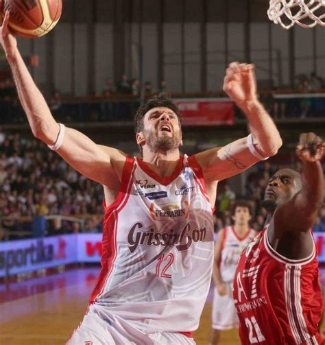 Ksystof Lavrinovic Lascia La Grissin Bon Gazzetta Di Reggio