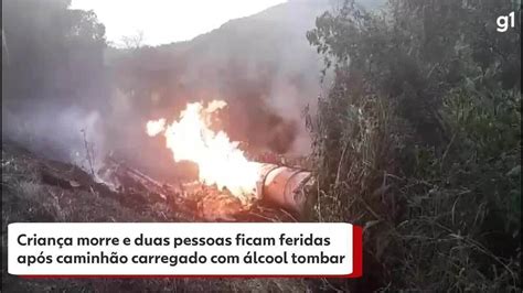 Criança morre e duas pessoas ficam feridas após caminhão carregado