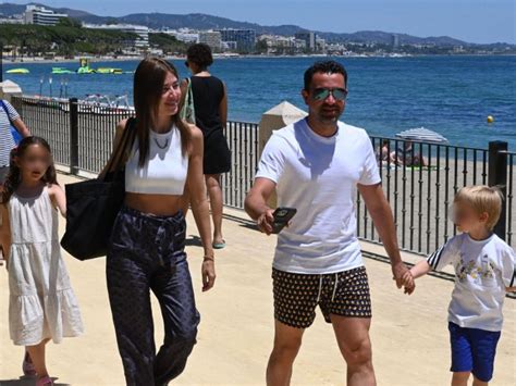Xavi Hern Ndez Y Su Familia Disfrutan De Sus Vacaciones En Marbella