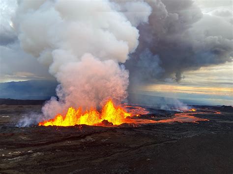 Mauna Loa Is Erupting For The First Time In 40 Years Here S What It