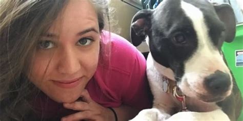Ce Chiot Anciennement Errant Et Craintif De Lhomme Est Devenu Un