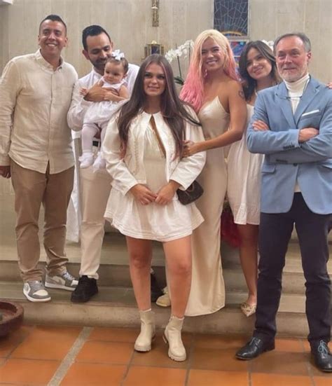 Karol G y el polémico vestido que utilizó para el bautizo de su sobrina