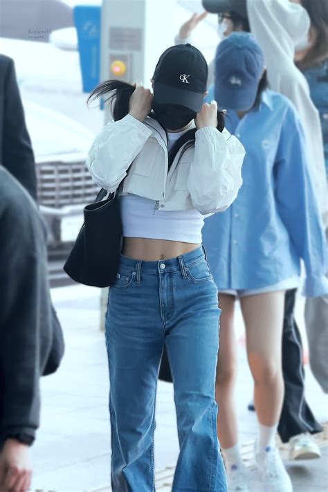 komorebi on Twitter 230320 Calvin Klein girl LE SSERAFIM 르세라핌