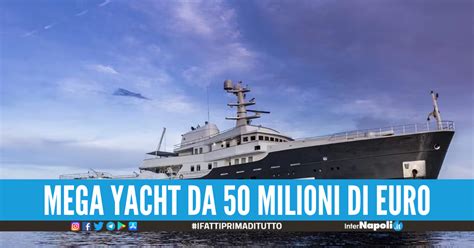 Il Mega Yacht Legend Approda Nel Golfo Di Napoli A Bordo Ha Cinema