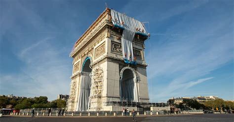 Christo y Jeanne Claude cubren el Arco del Triunfo de París